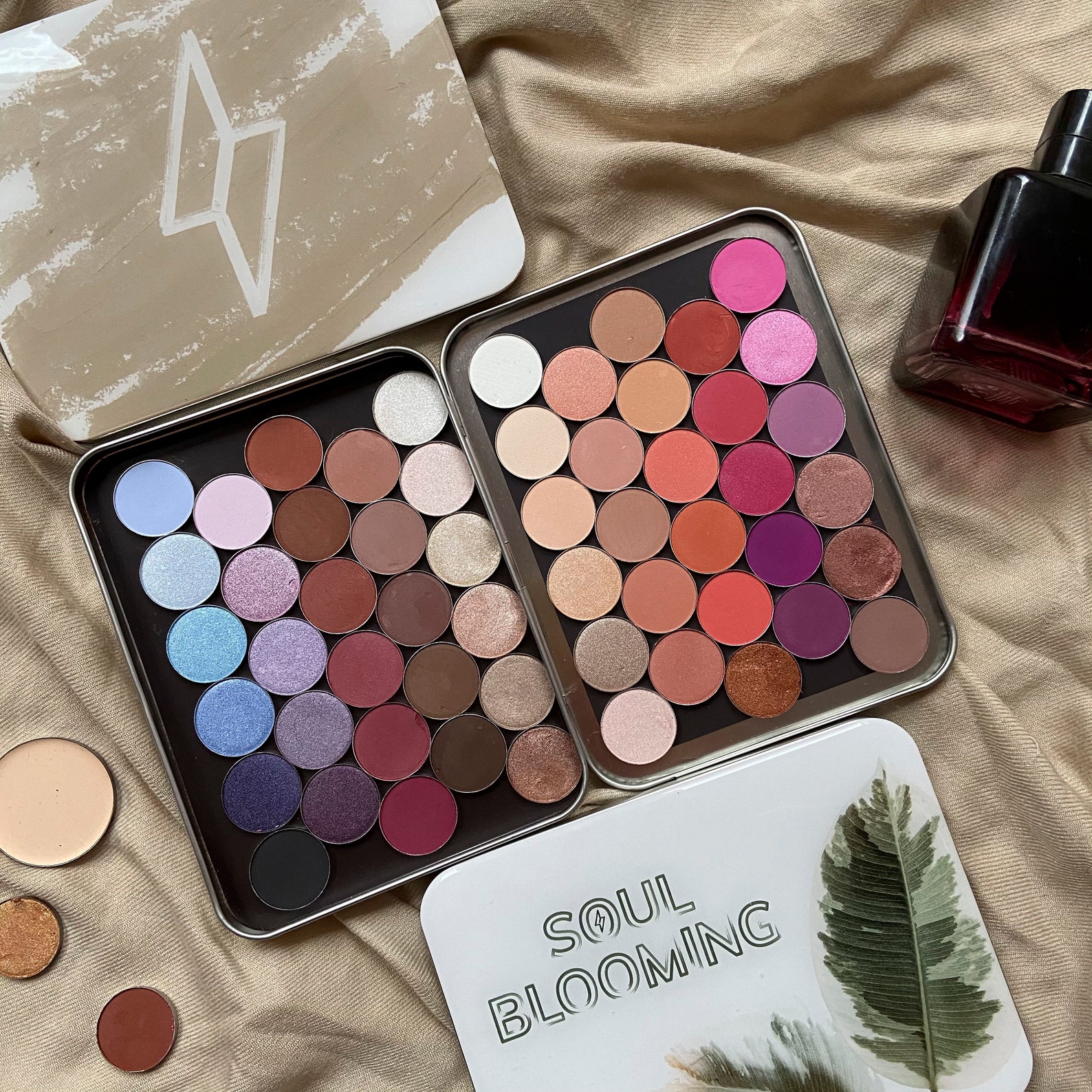 Magnetic Eyeshadow Palette Design "soul Blooming" Medium-sized (empty ...