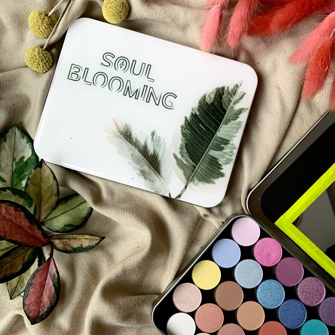 Magnetic Eyeshadow Palette Design "soul Blooming" Medium-sized (empty ...