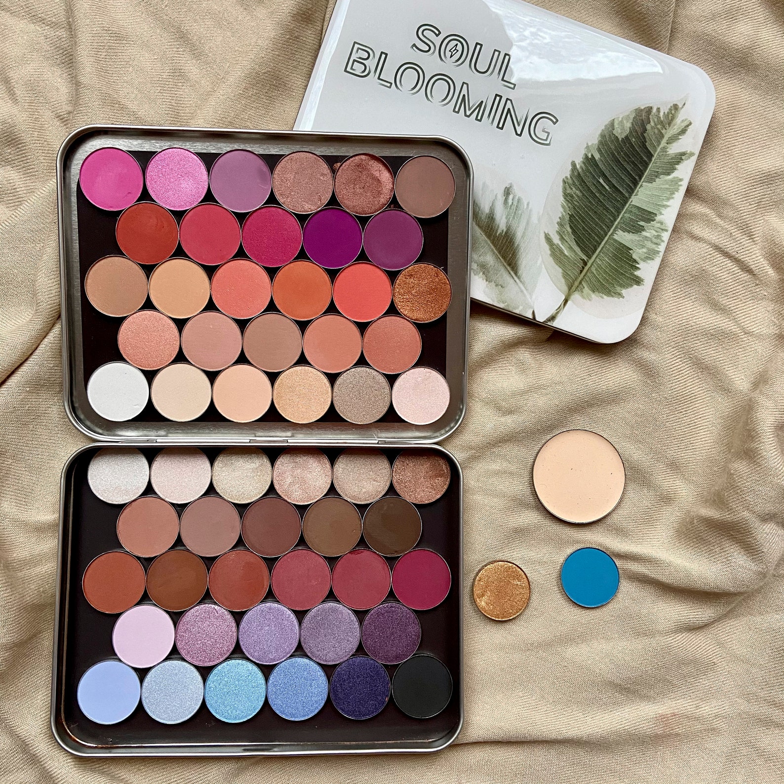 Magnetic Eyeshadow Palette Design "soul Blooming" Medium-sized (empty ...