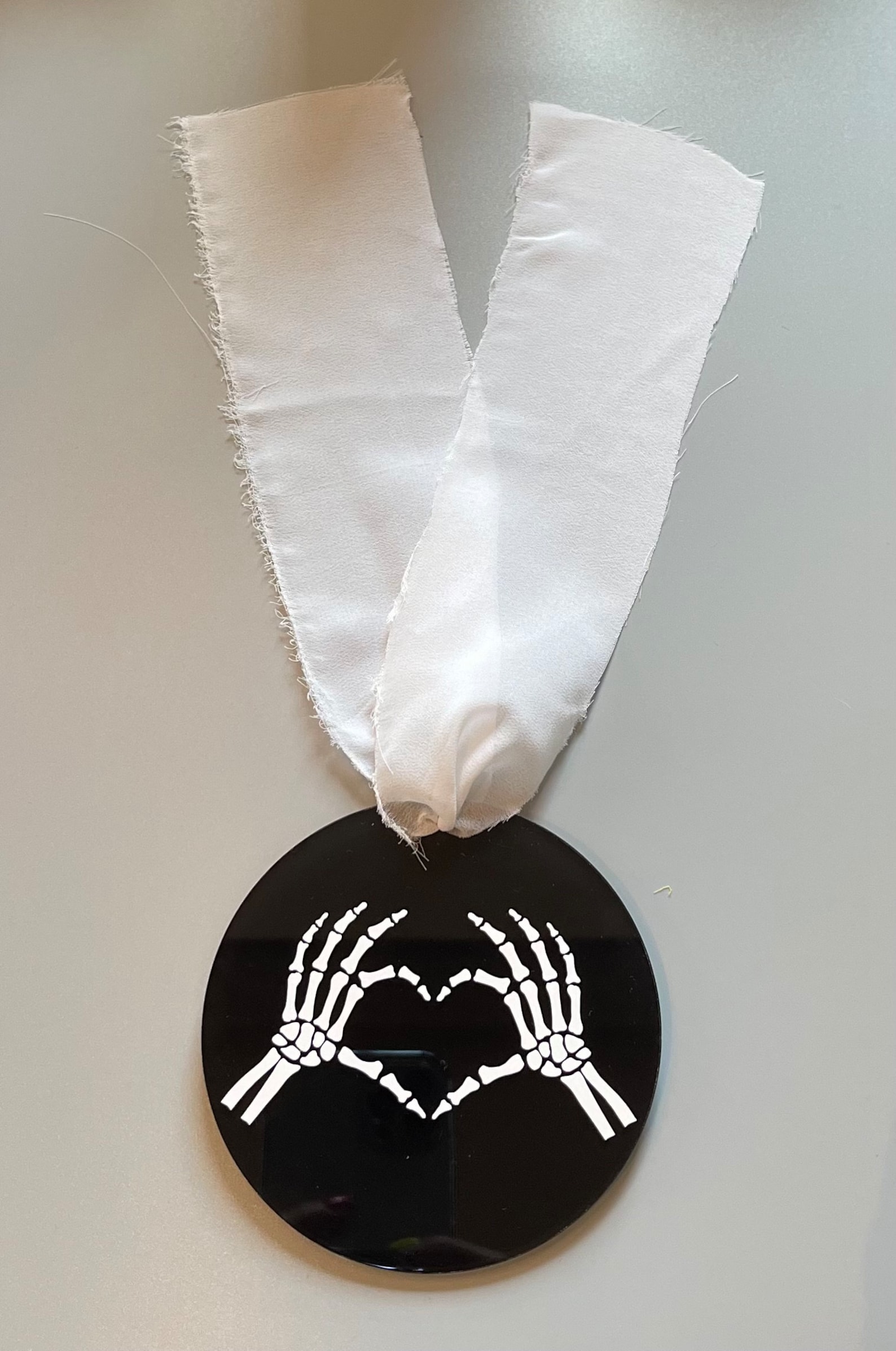 Skeleton Heart Hands Halloween Ornament - Etsy