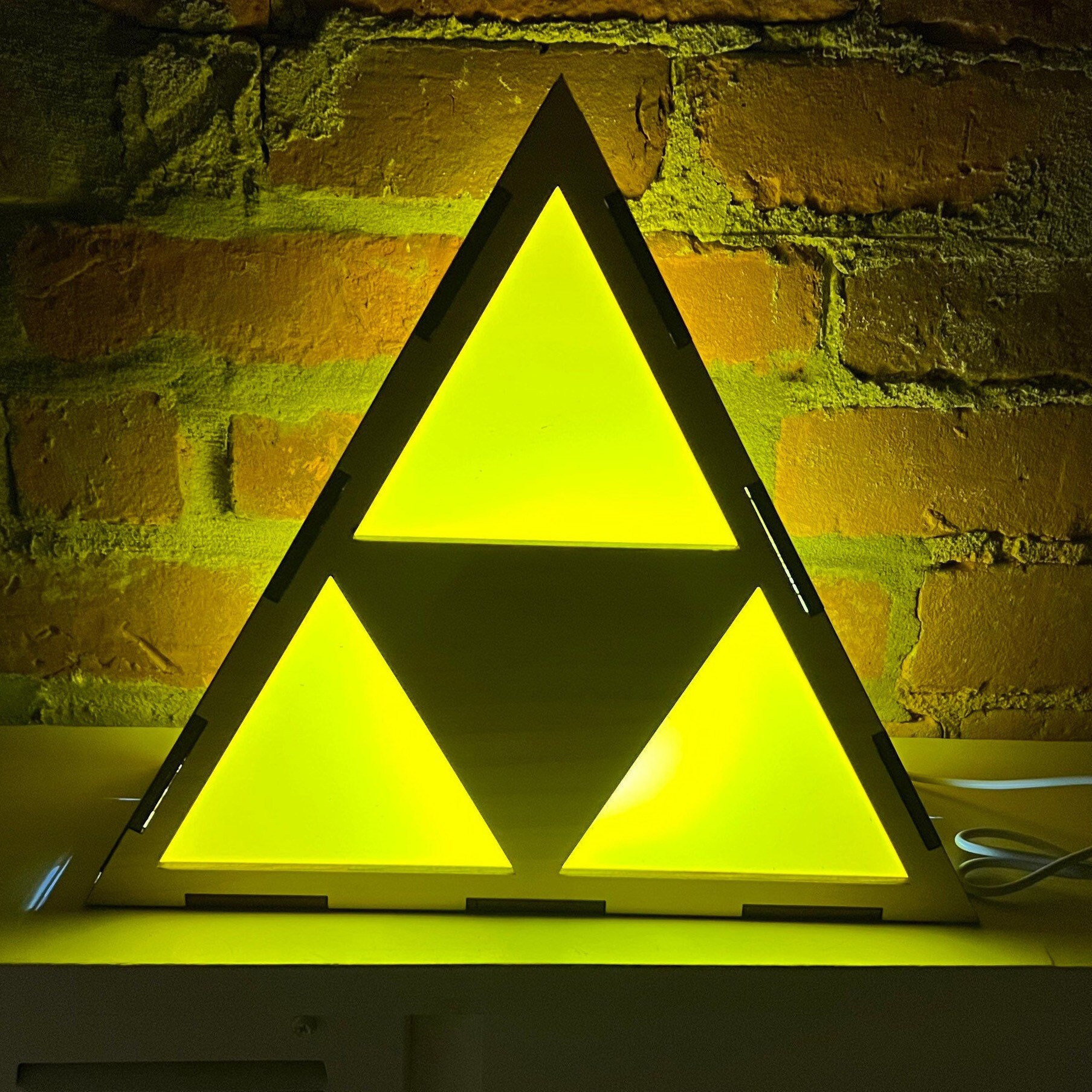 Huge Legend of Zelda Hyrule Crest Triforce Desk Lamp Light Glows! Tri ...