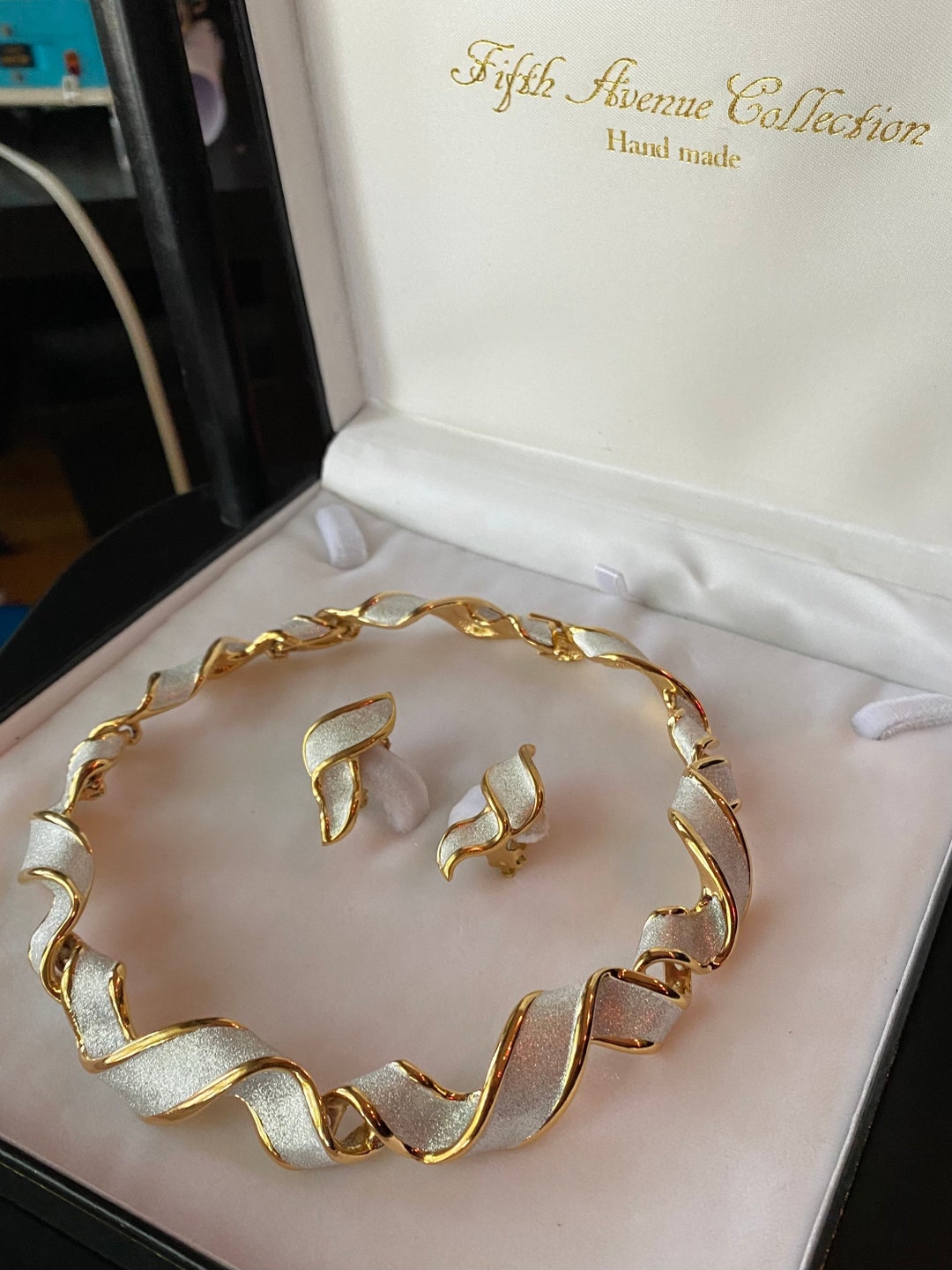 Stunning Vintage Signed Butler Necklace and Earring Set. Gold Coloured ...