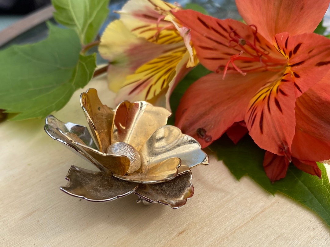Vintage Signed Sarah Coventry Flower Brooch - Etsy
