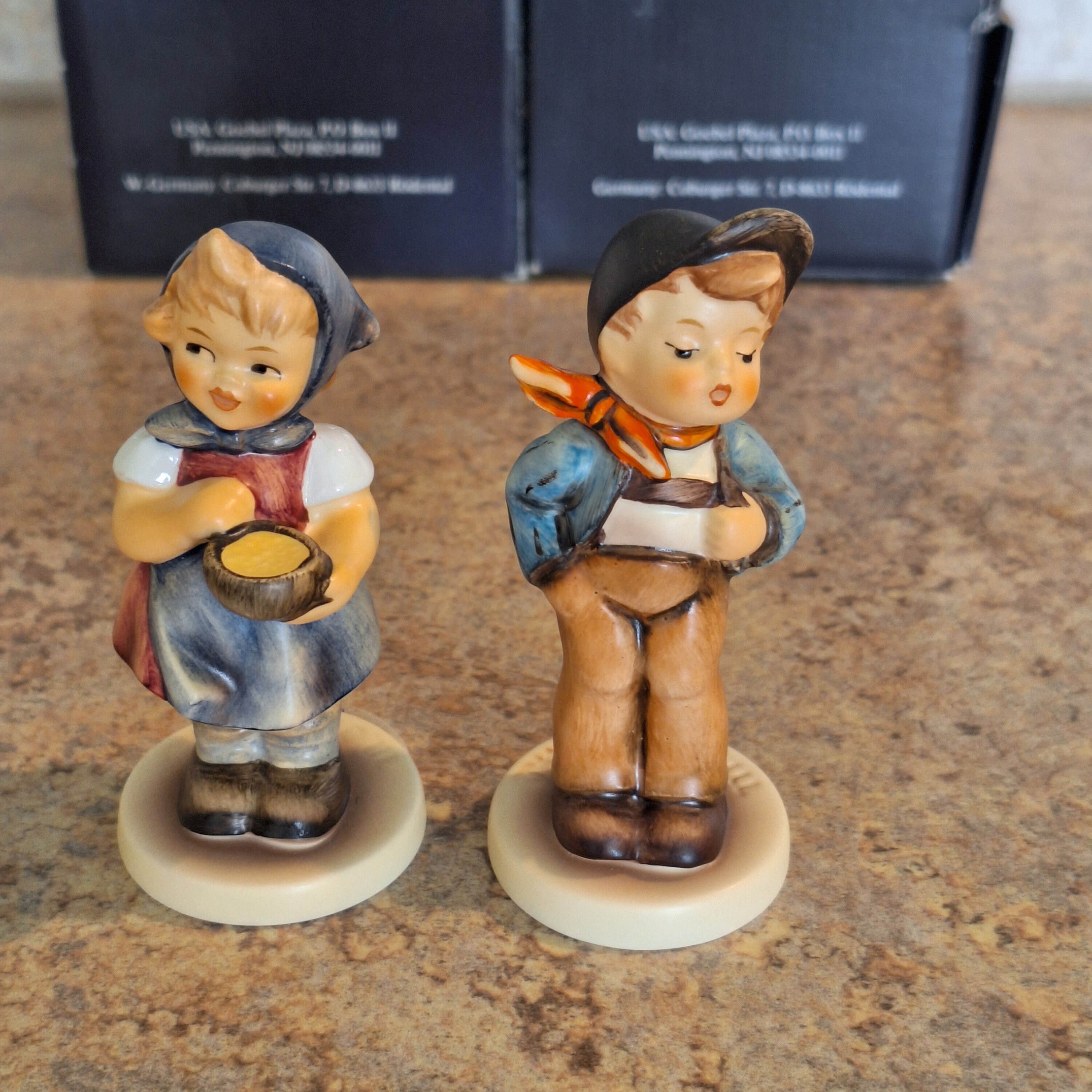 M.I. Hummel Club Exclusives 2 Figurines from Me to You HUM 629 1992/96 ...