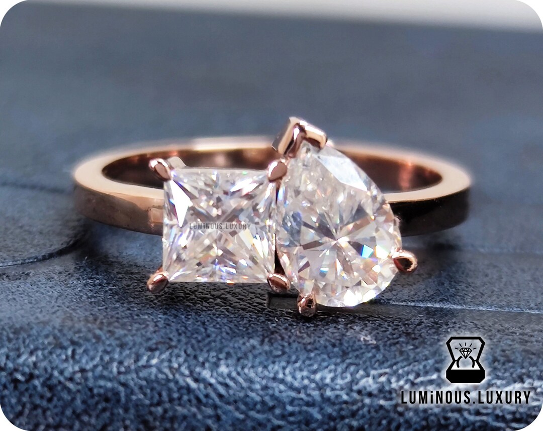 Emily Ratajkowski Celebrity Engagement Ring With Full White Princess ...