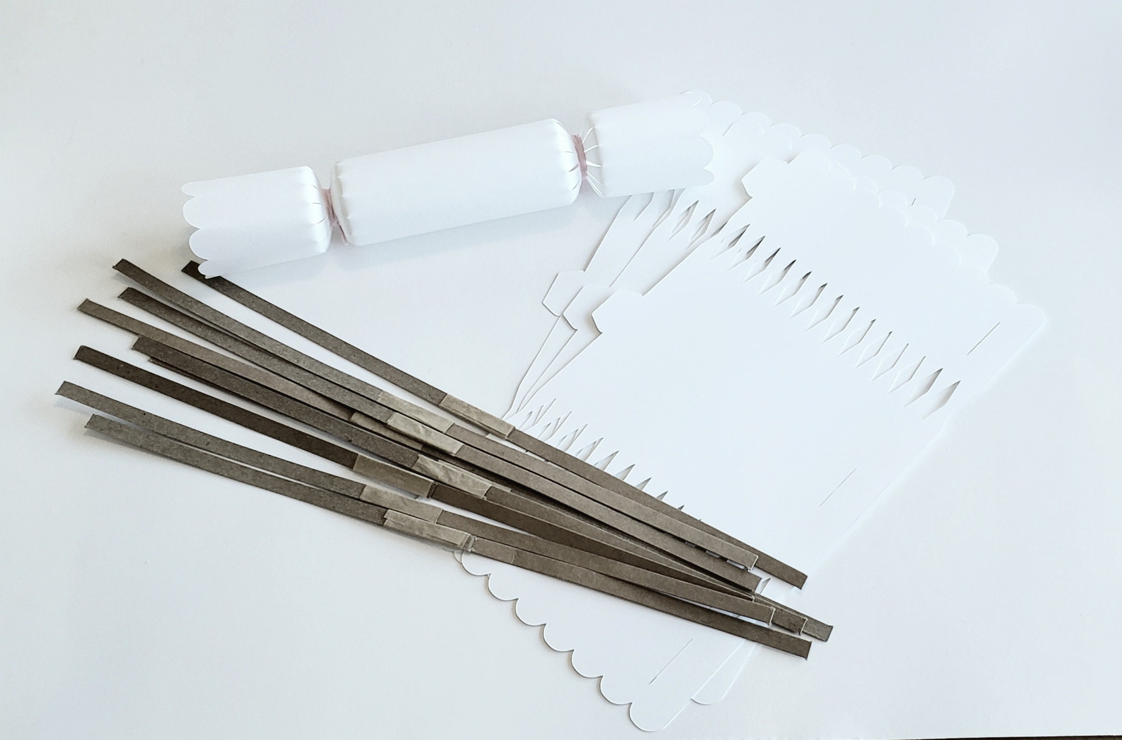 50 White Crackers Kit DIY, Cracker Papers & Snaps, Set of 50 Wedding ...