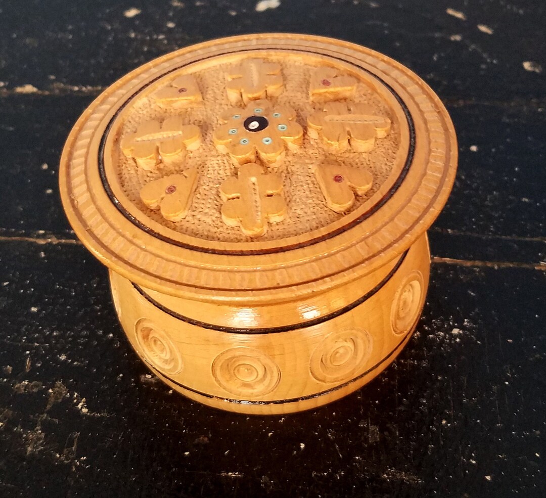 Vintage Turned Round Ukrainian Chip Carved Wooden Trinket Box, Blonde ...