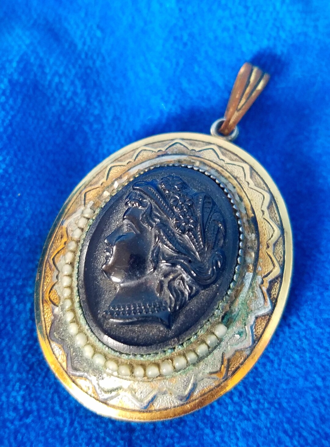 Vintage 1920s or 1930s Art Deco Black Celluloid Cameo Gold Tone Metal ...