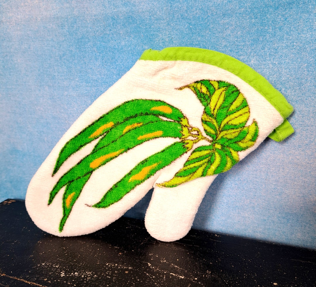 Vintage 70s Green and White Greenbean Terry Cloth Hot Mitt - Etsy
