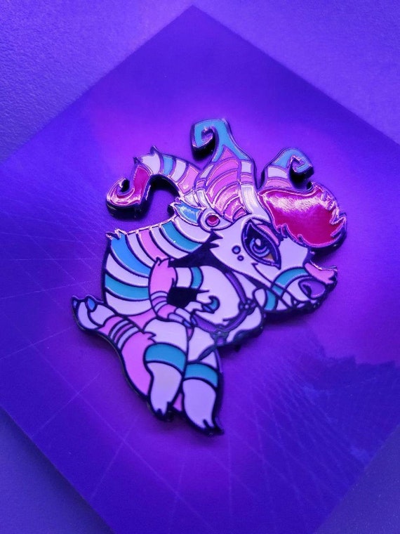 Luxe Chara Pin | Etsy