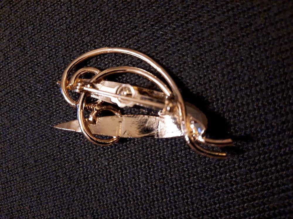 Beautiful Vintage Golden Swirl Brooch With Golden Feathers - Etsy