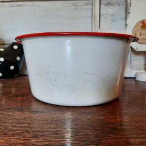 Vintage White With Red Trim Enamelware Pan, Farmhouse Kitchen Decor ...