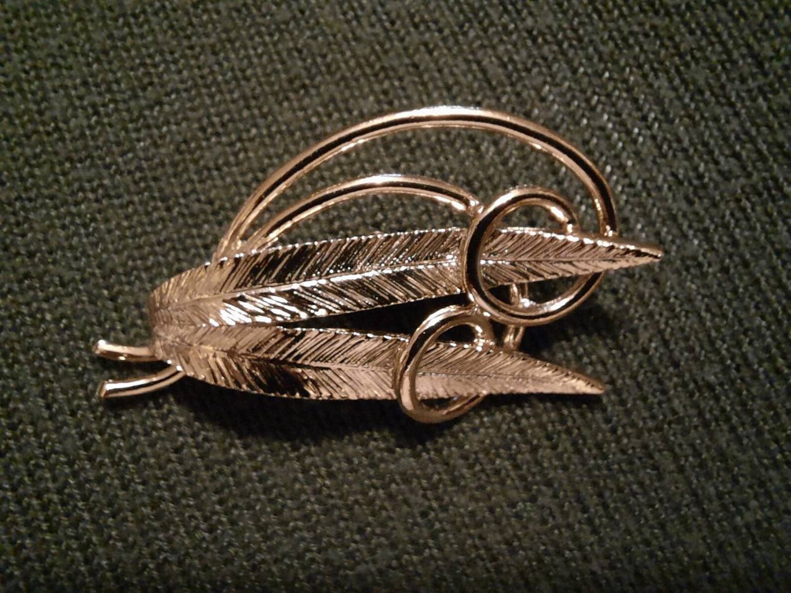 Beautiful Vintage Golden Swirl Brooch With Golden Feathers - Etsy