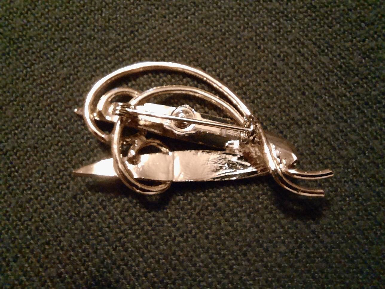 Beautiful Vintage Golden Swirl Brooch With Golden Feathers - Etsy