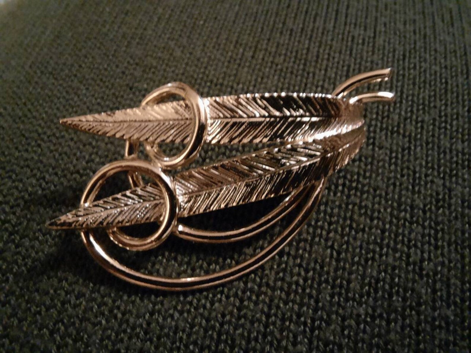 Beautiful Vintage Golden Swirl Brooch With Golden Feathers - Etsy