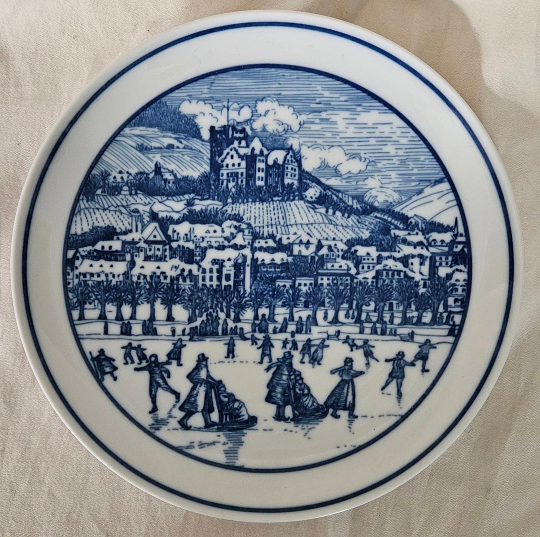 Hutschenreuther Fur Pieroth. Porcelain Skating Scene Plate. - Etsy