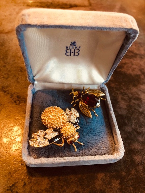 Beautiful DUO of VINTAGE BEE Pins - Circa 1940 - 1990 - Gem