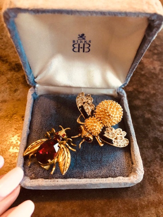 Beautiful DUO of VINTAGE BEE Pins - Circa 1940 - 1990 - Gem