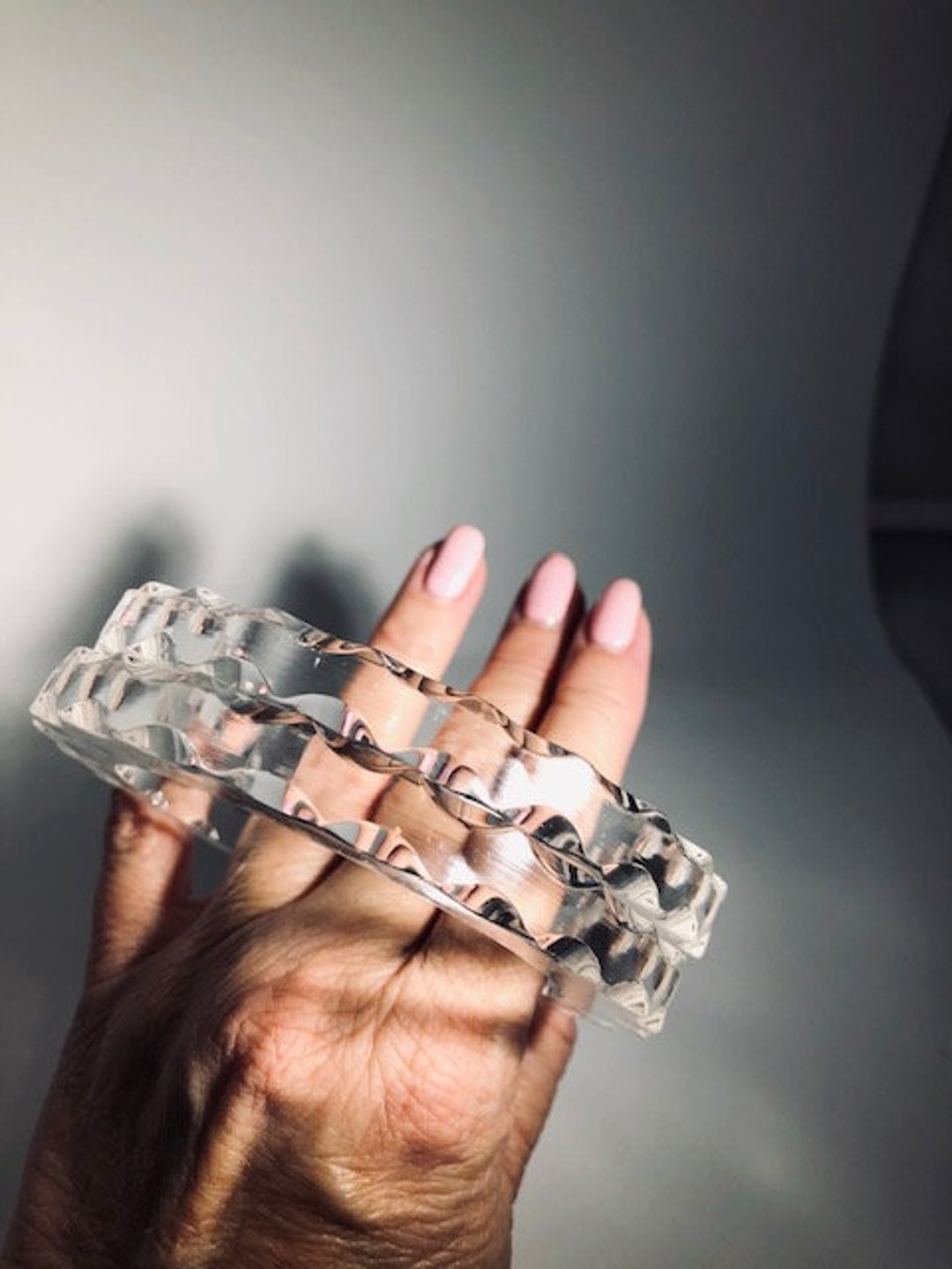 Gorgeous PAIR of Clear LUCITE BANGLES circa 1940 - Etsy