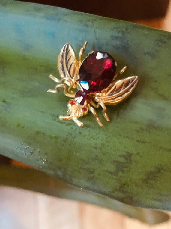 Beautiful DUO of VINTAGE BEE Pins - Circa 1940 - 1990 - Gem