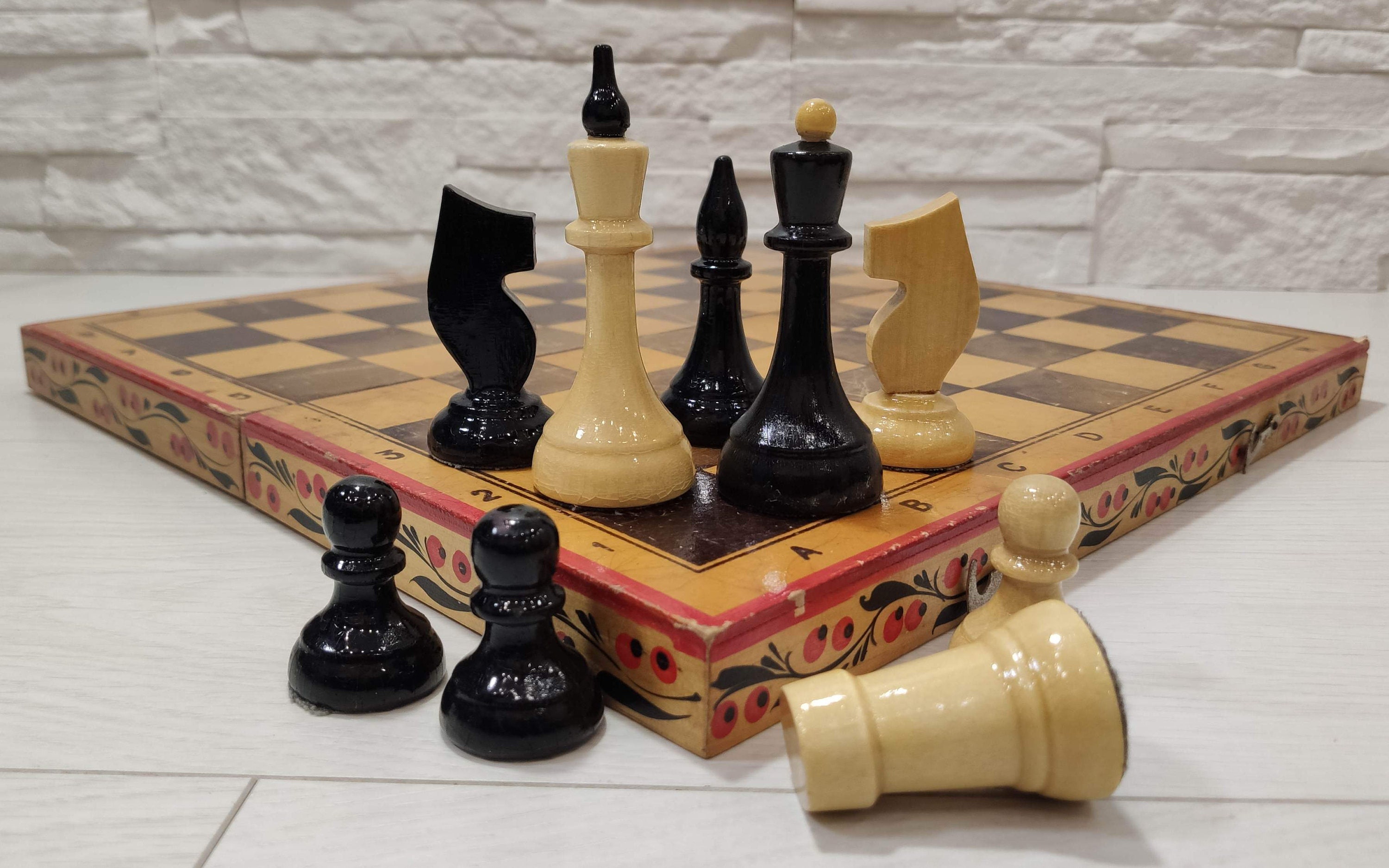 Queen's Gambit series soviet chess set 80s Wooden Russia | Etsy