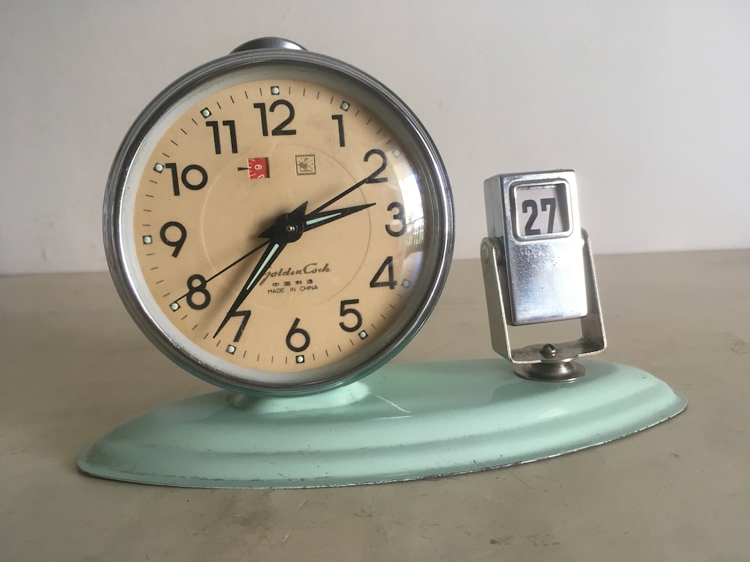 Vintage Round Wind-up Clock on Enameled Iron Base. golden Cock 1960's ...