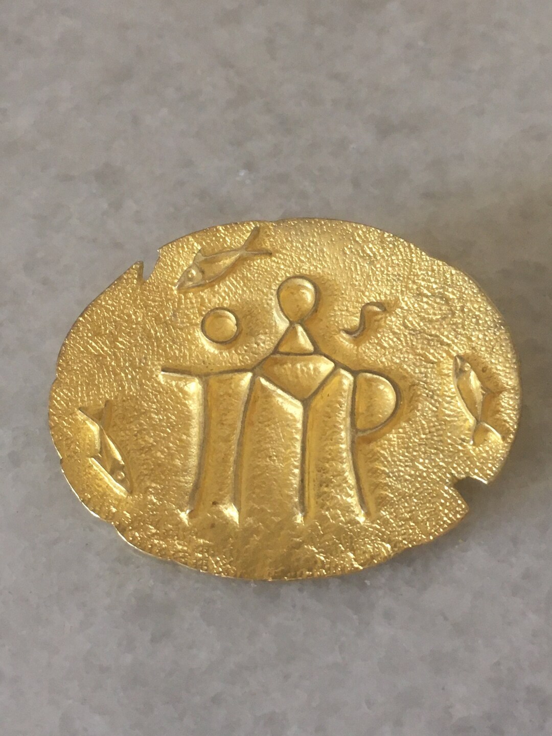 Broche pendentif grecque plaquée argent et or profond. Période ...