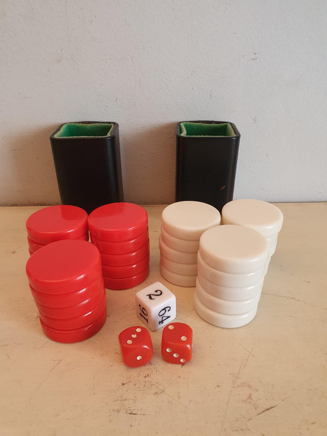 Complete 1960s Bakelite Backgammon Checkers Set – 30 Pieces, Dice, Doubling Cube & Leather Cups ...