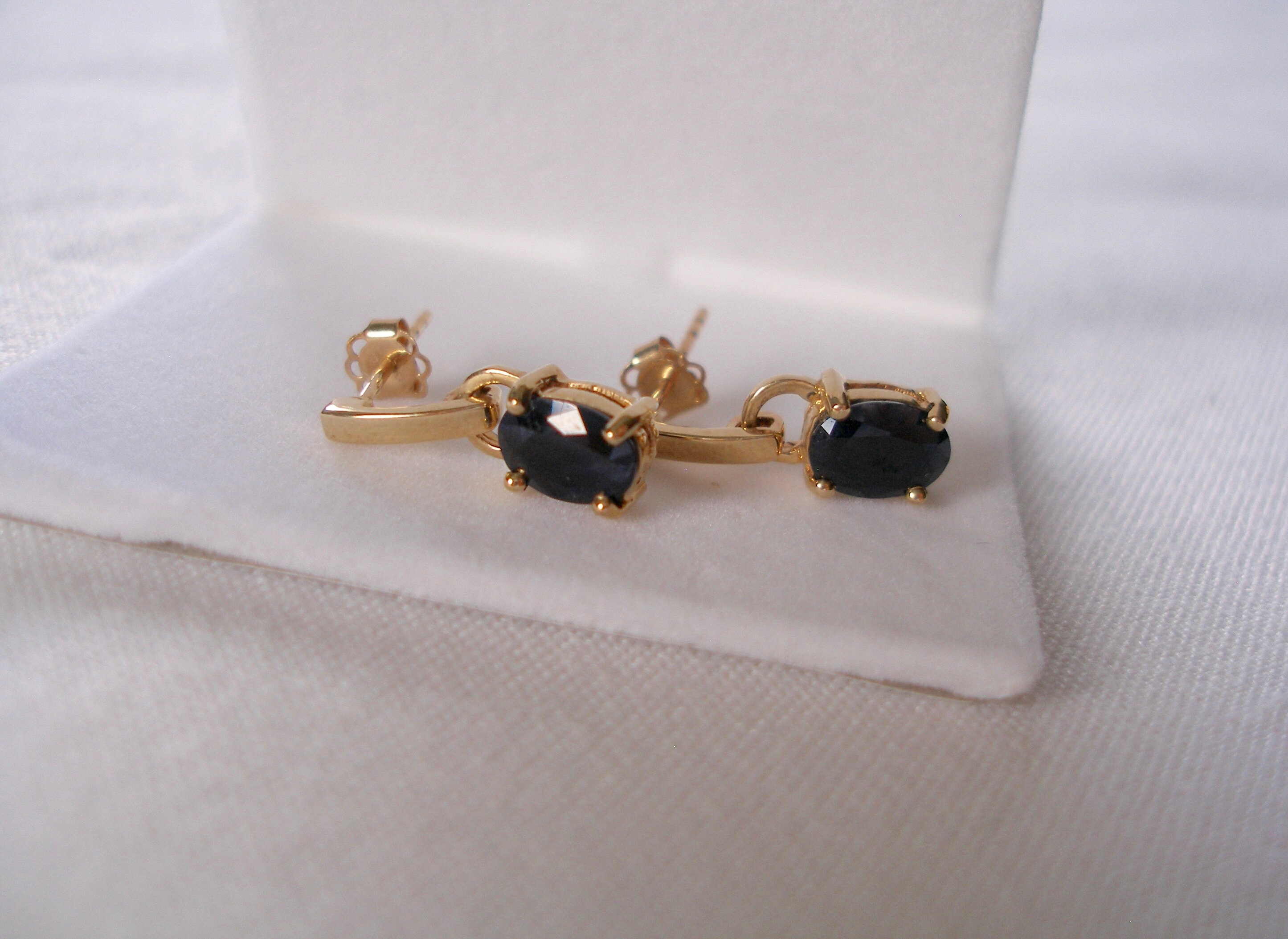 Magnolia 2.0 Ct. Sapphire Solitaire 10k Yellow Gold Dangle | Etsy