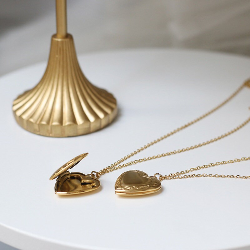 Our Pick: Catbird NYC Dollhouse Heart Locket 20 Brands That Make ...