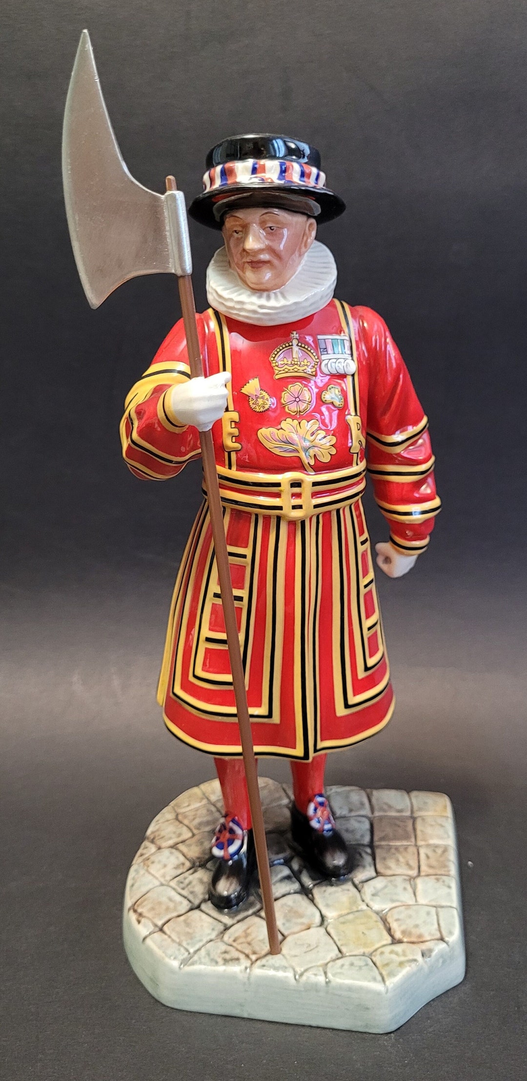 Royal Doulton Iconic London BEEFEATER. HN 5362. Mint. 10" High. No Box ...