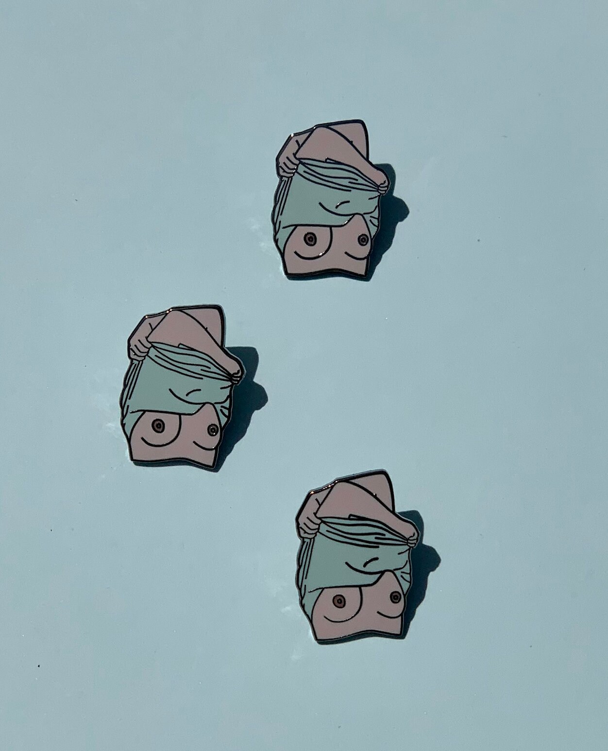 Free the Nip Pin // Boob Pin // Aesthetic Pin // Feminist Pin - Etsy