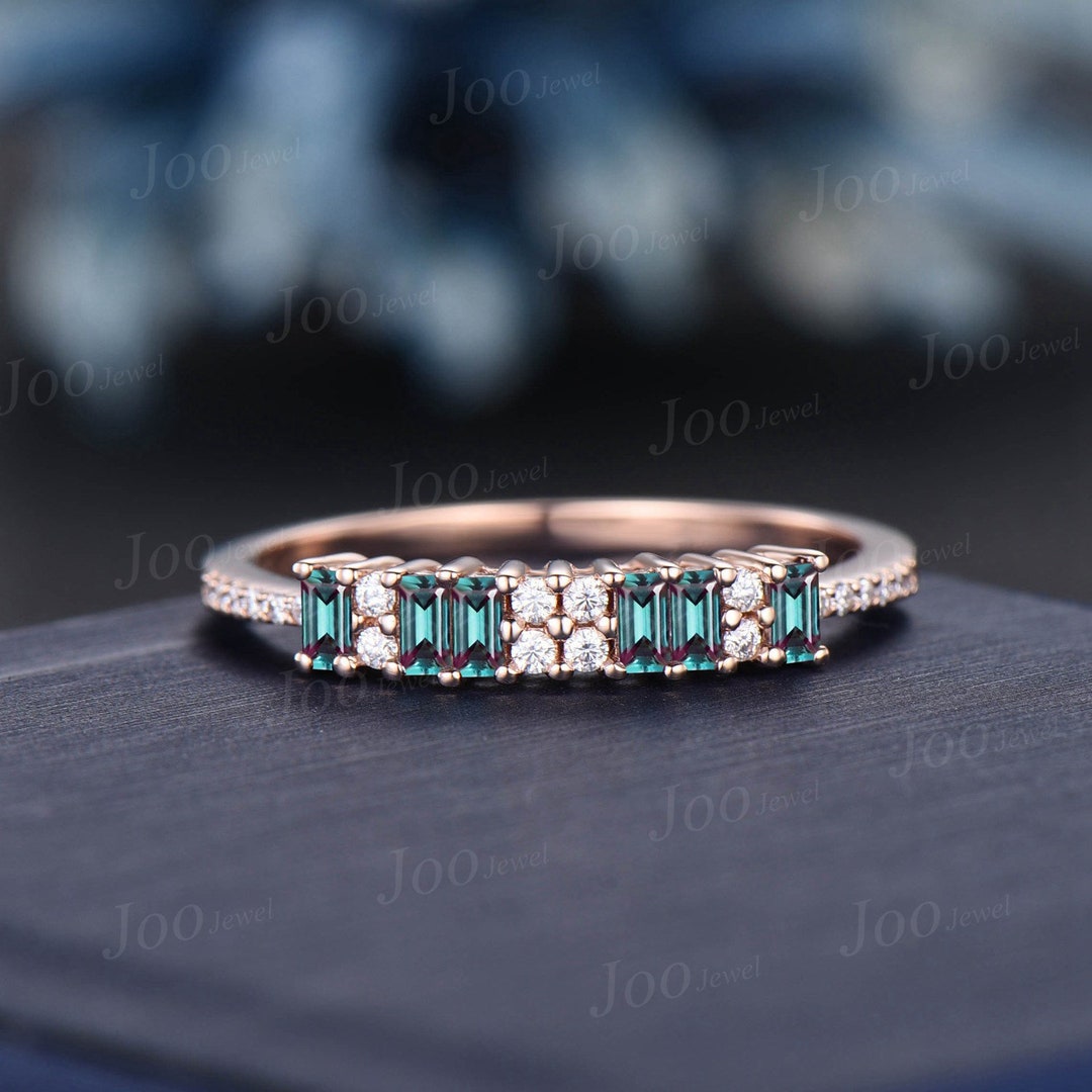 Baguette Alexandrite Ring Minimalist Rectangle Alexandrite Moissanite ...