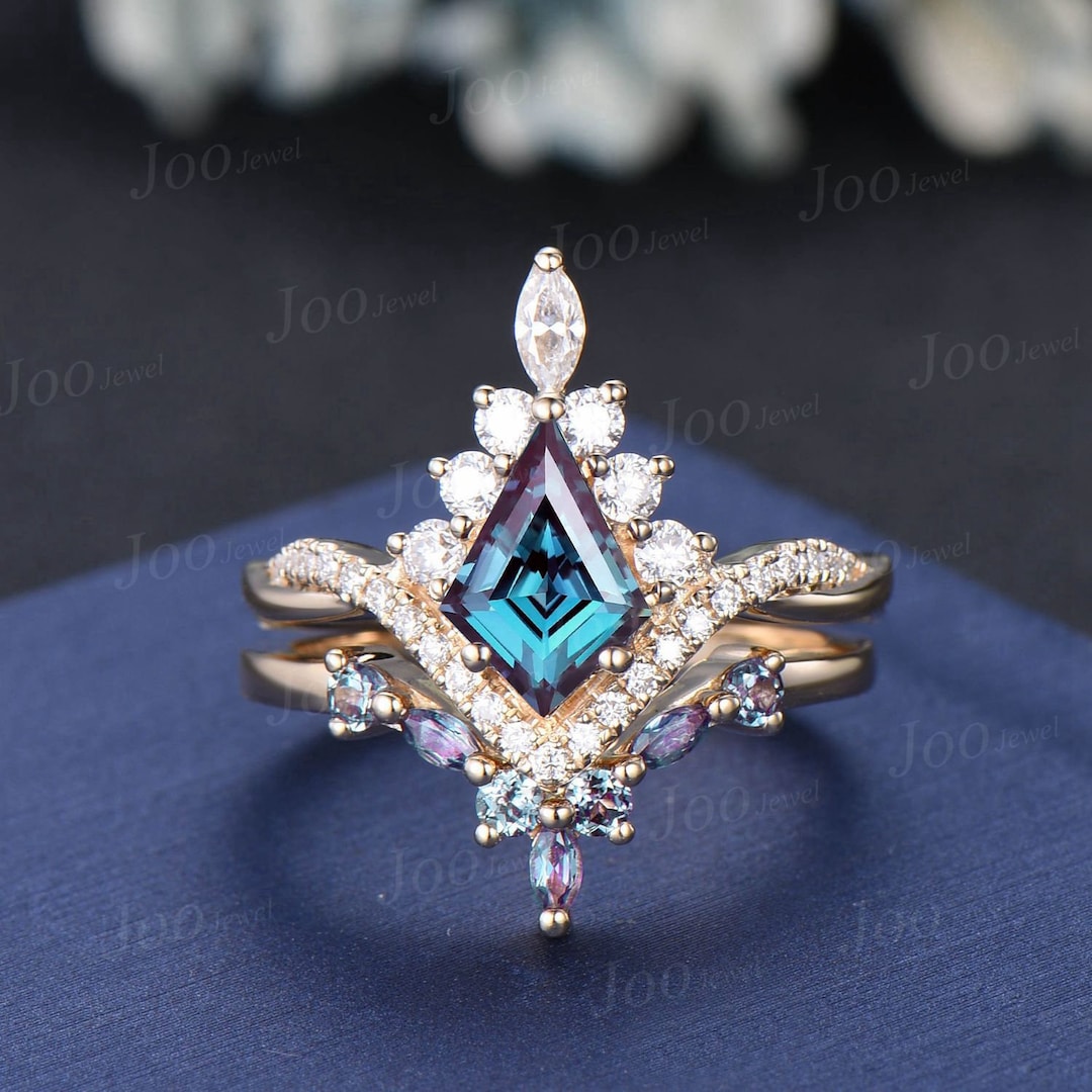 1ct Kite Cut Alexandrite Engagement Ring Art Deco 14K Yellow Gold Halo ...