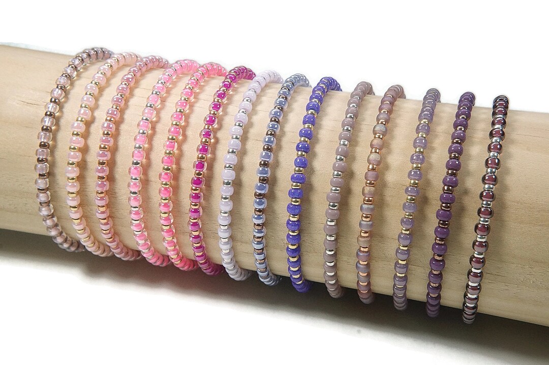 Bracelets élastiques avec perles dans des tons roses et violets ...