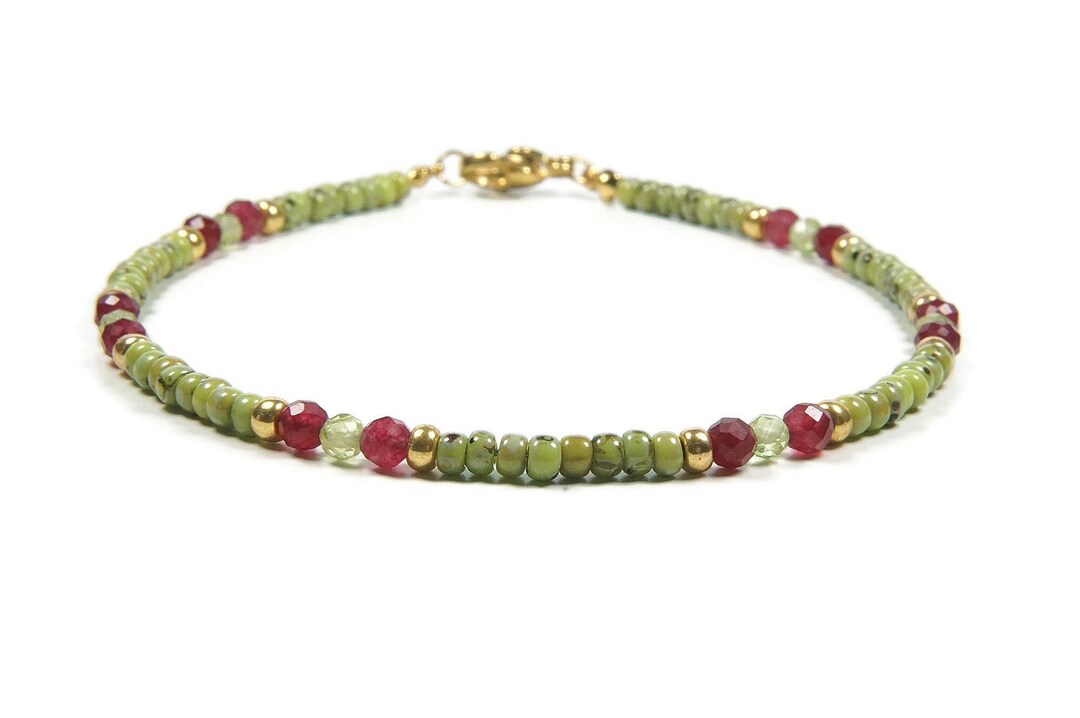 Bracelet perlé rubis-péridot, bracelet minimaliste perlé, bracelet pour ...