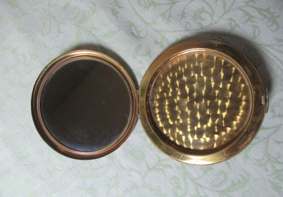 Vintage Crinoline Lady Powder Compact Reverse Painted - Gem