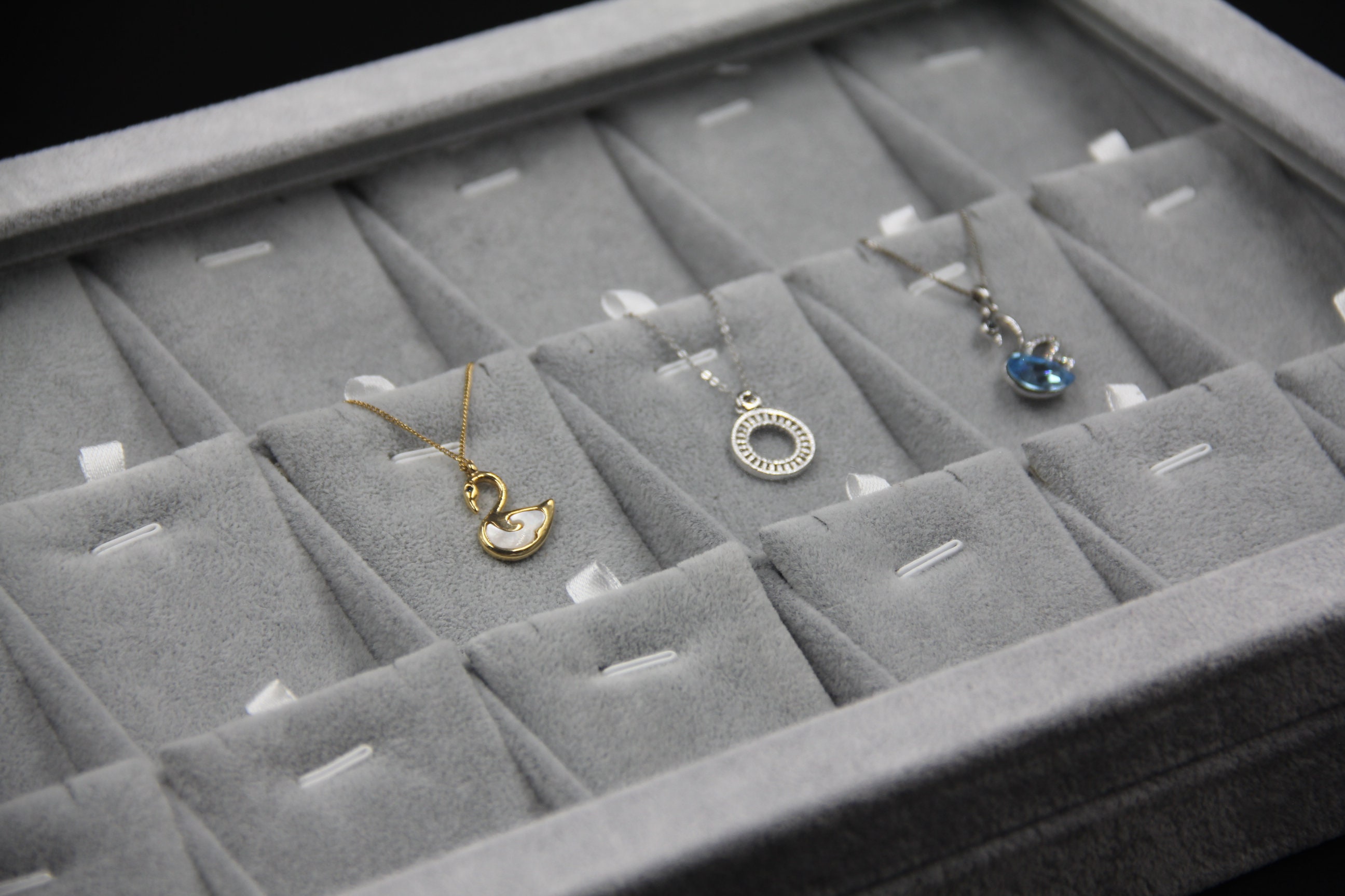 Grey Velvet Jewellery Display Case Box Pendant Chain Organiser 18 ...