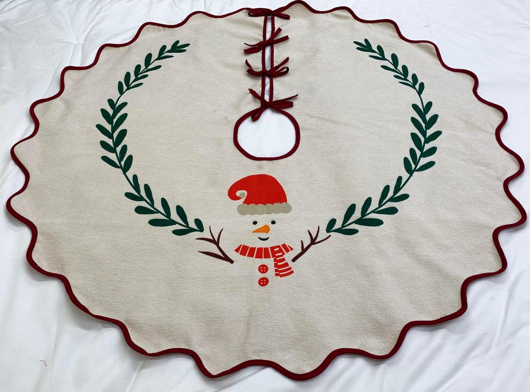 Scalloped Edge Piping Christmas Tree Skirt With Holly and Snowman ...