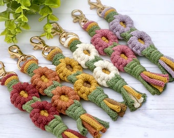 Mini Macrame Daisy Flower Keychain - Etsy