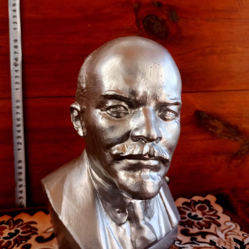 Vintage Bust of Lenin. Lenin Monument. Lenin. World Dictators of the ...