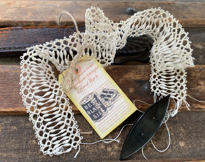 Antique Lace Tatted and Tatting Shuttle Tool in Black Celluloid ...