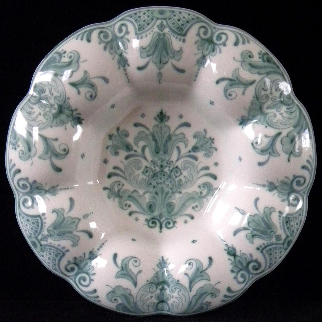 Royal Delft Delvert (1974) large handpainted lobed dish "Plooischotel ...