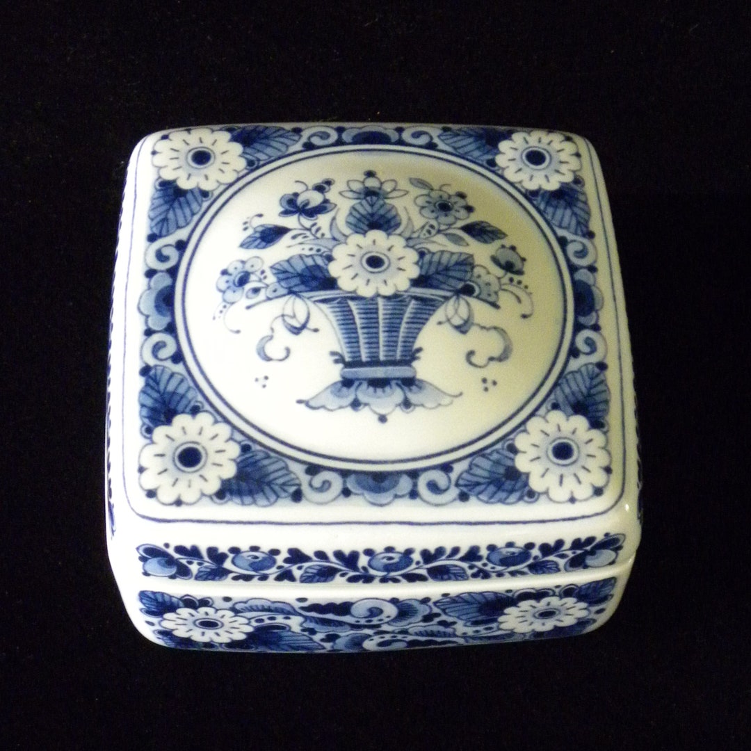 Royal Delft Blue Handmade Square Table Box With Floral Decoration ...