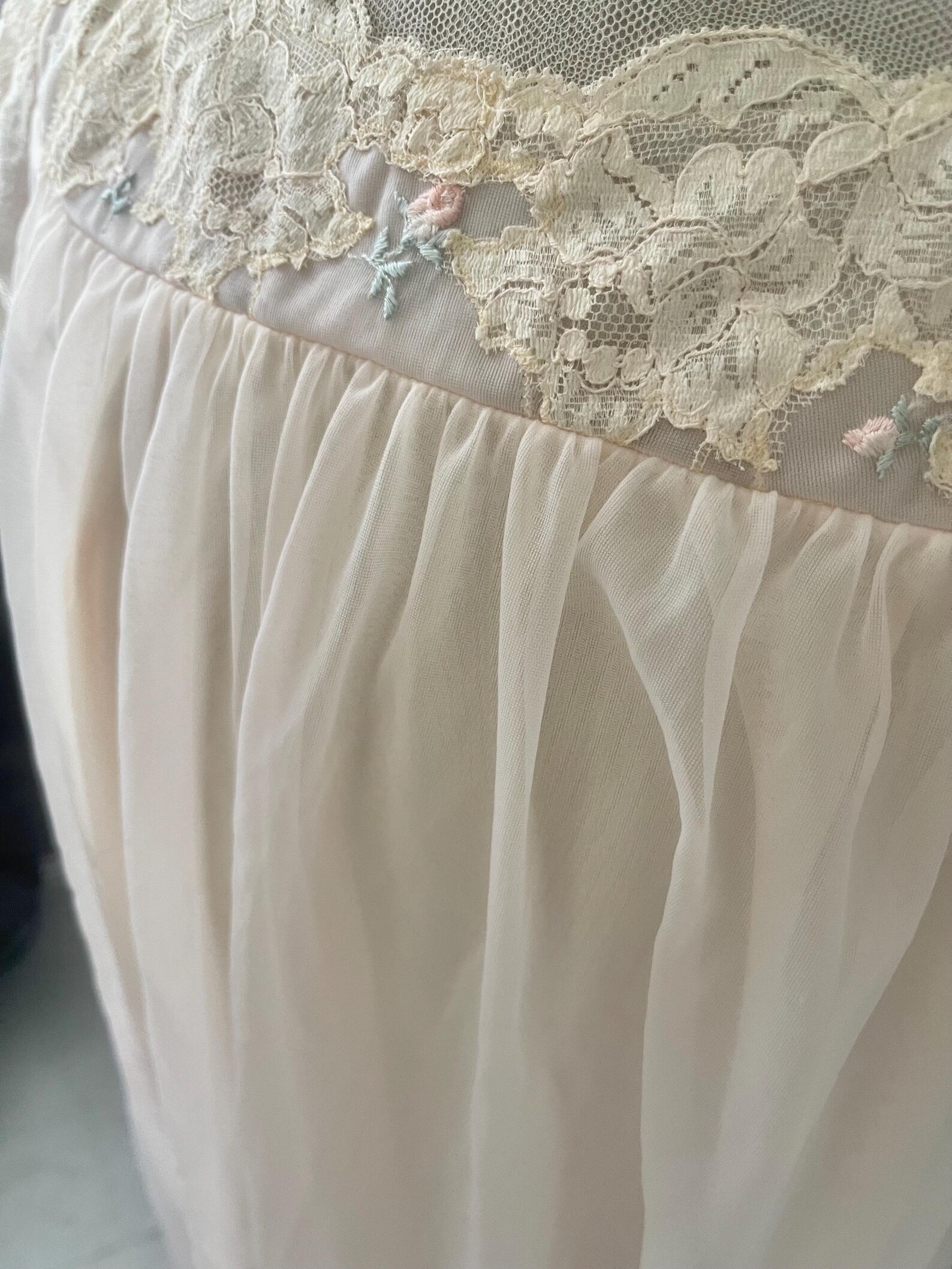 Gorgeous Rare 1950's Pale Pink Sheer Lace Lined Sleeping Gown Tiny Pink ...