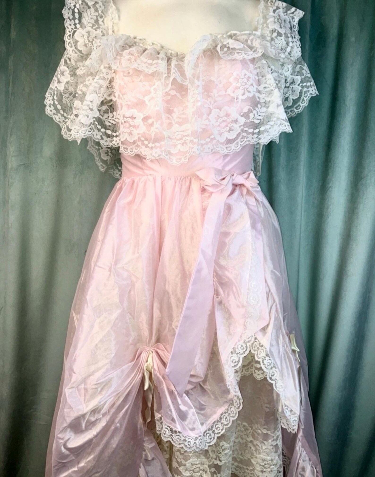 Gorgeous Vintage Pink Southern Belle Embroidered Lace and Sateen Dress ...