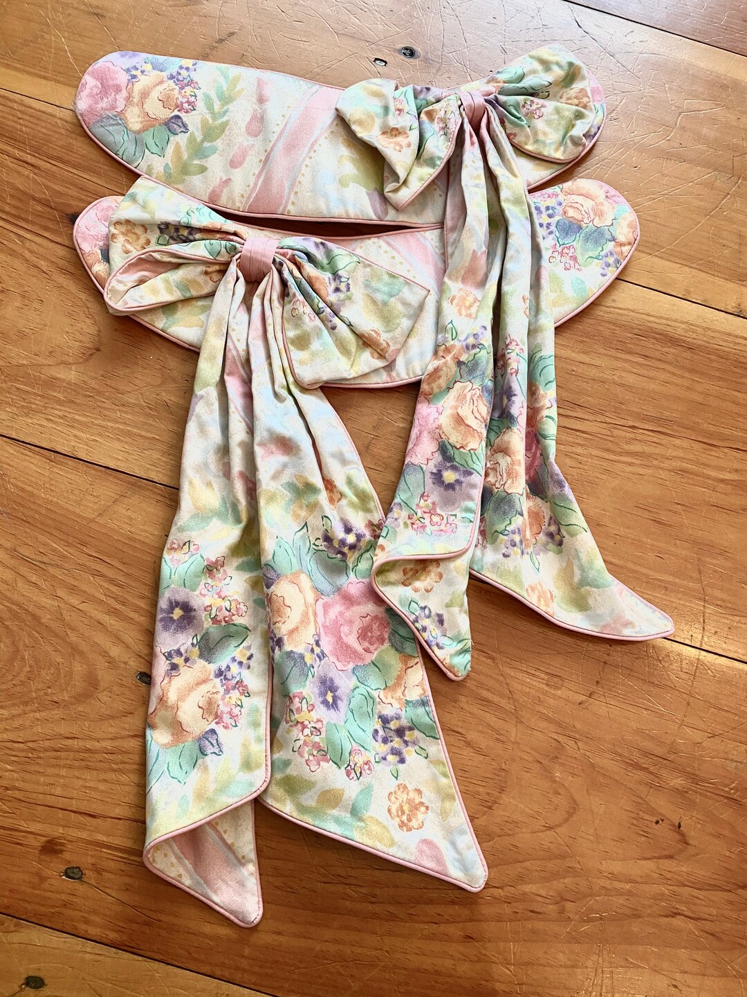 The Prettiest Hand Made Large French Bows Old Pastel Floral Curtain Tie ...