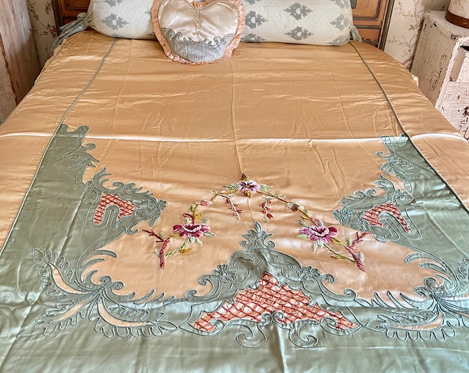 The Most Elegant Early French Silk Taffeta Cotton Lined Coverlet Gold ...