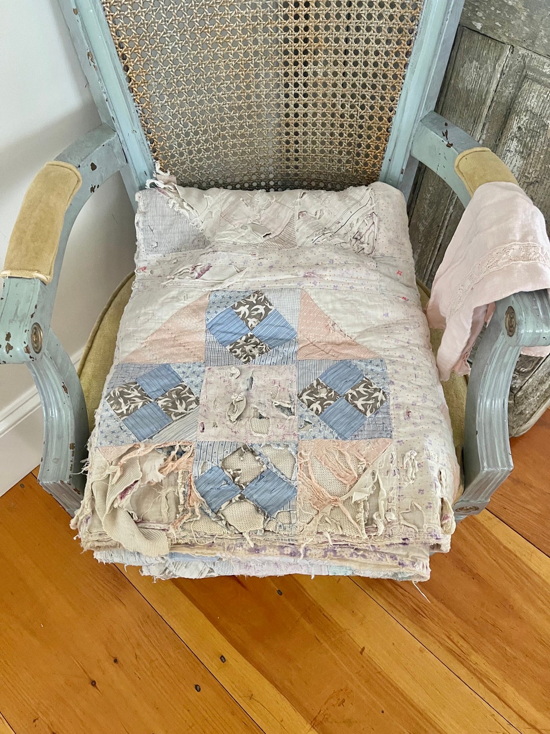 Rare OLD Farmhouse Original Faded Hand Tied Tattered Quilt Shabby Chic ...