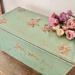 Fabulous Chippy Farmhouse Old Wood Storage Trunk Shabby Chic Patina Old ...